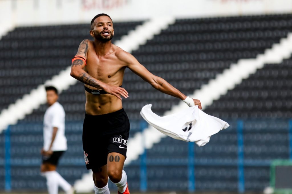 Completando 21 anos, Vitinho sonha em ser ídolo da Fiel: 'Já fui ...