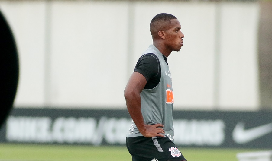 No banco há 11 jogos, Xavier volta a ser titular no Corinthians