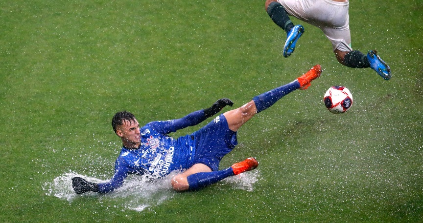 Com 18 anos, Donelli estreia pelo Corinthians e comemora oportunidade