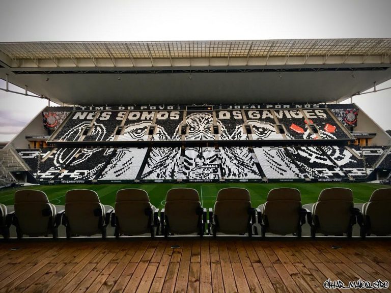 Torcida do Corinthians prepara mosaico 360º para o Derby; veja fotos