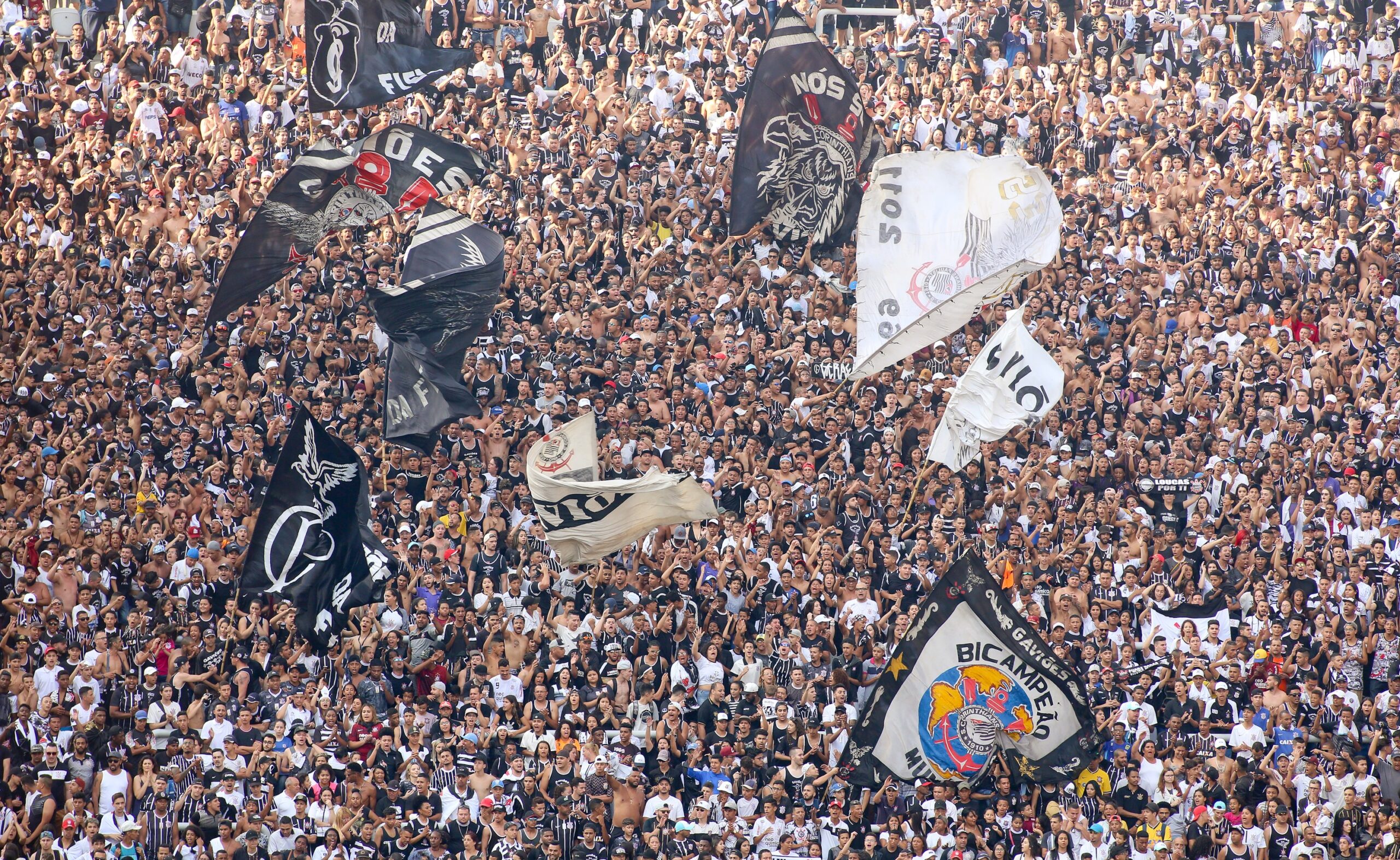 Organizadas do Corinthians são punidas e retorno das bandeiras de ...