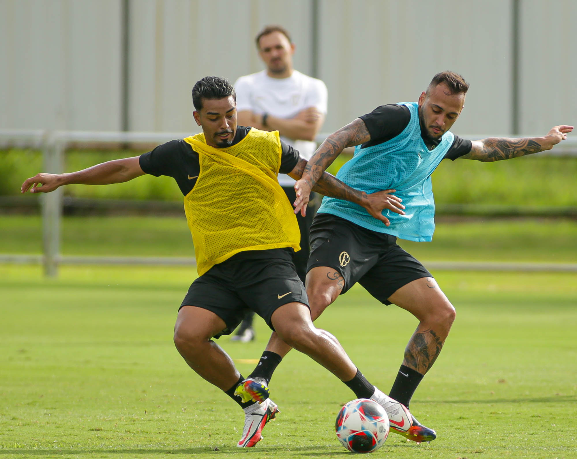 Corinthians faz treino com posse de bola e marcação pressão em ... Corinthians faz treino com posse de bola e marcação pressão em ...