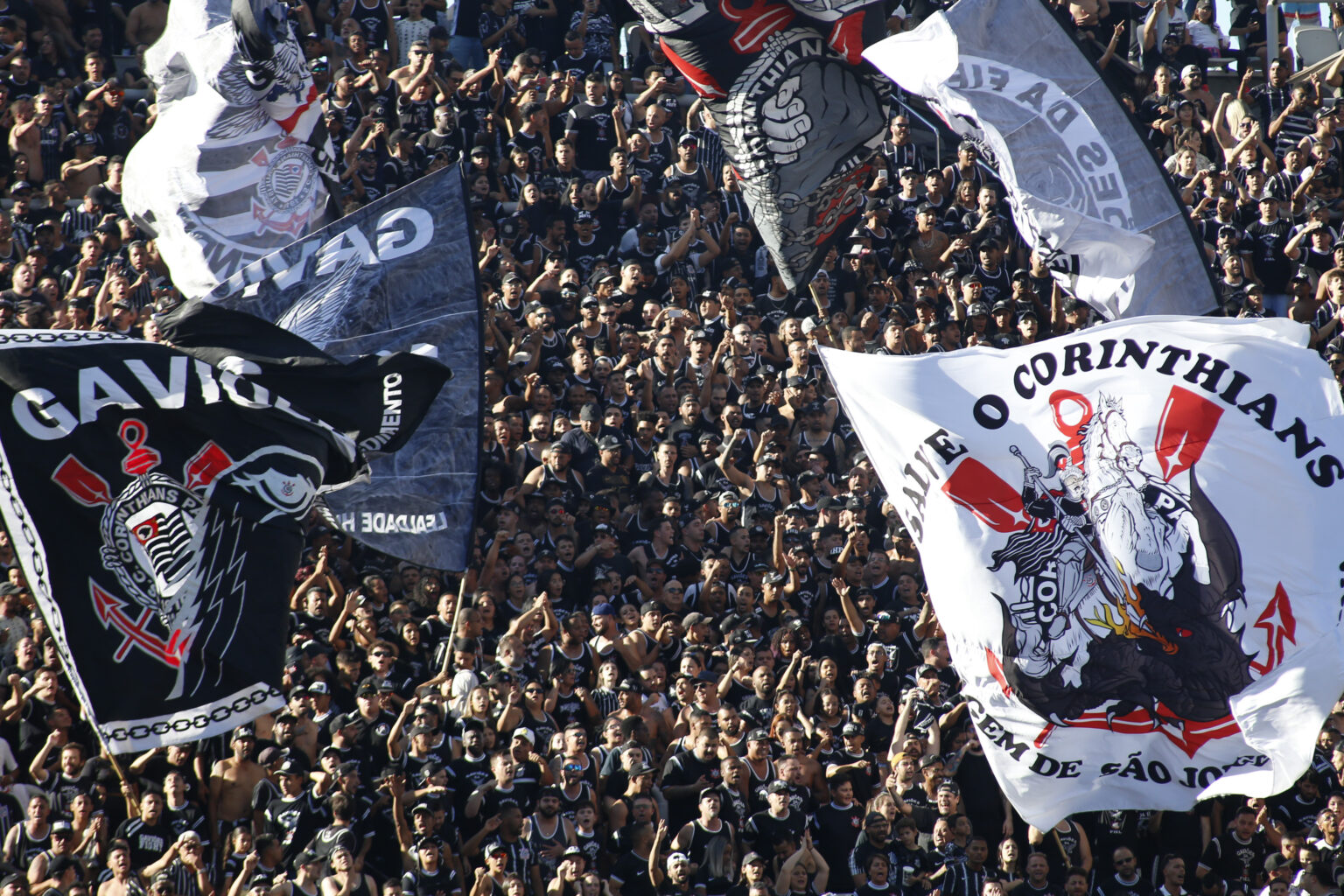 Nova pesquisa reforça posição da torcida do Corinthians em ranking das ...