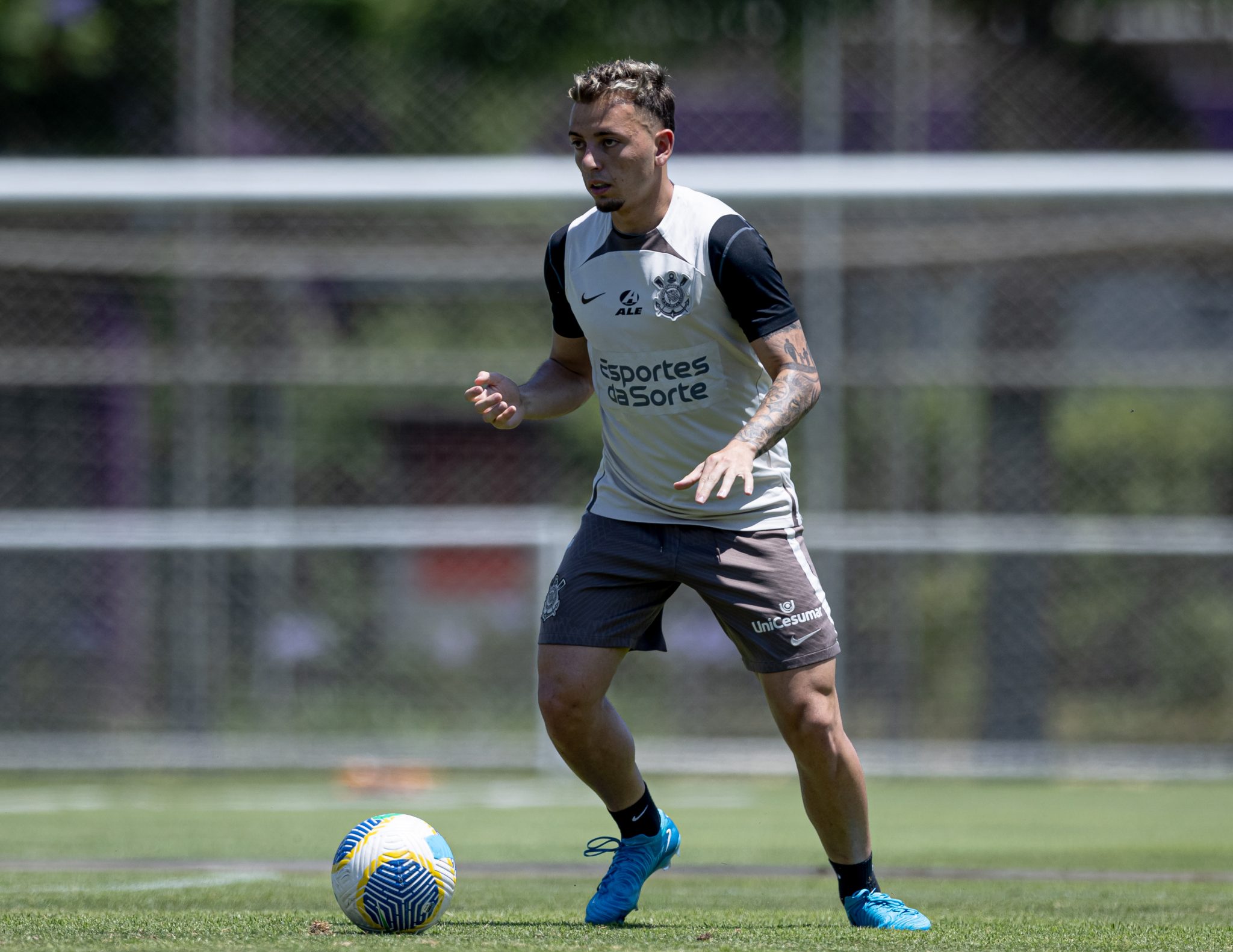 Com retorno de Ryan, Corinthians realiza treino tático em preparação ...