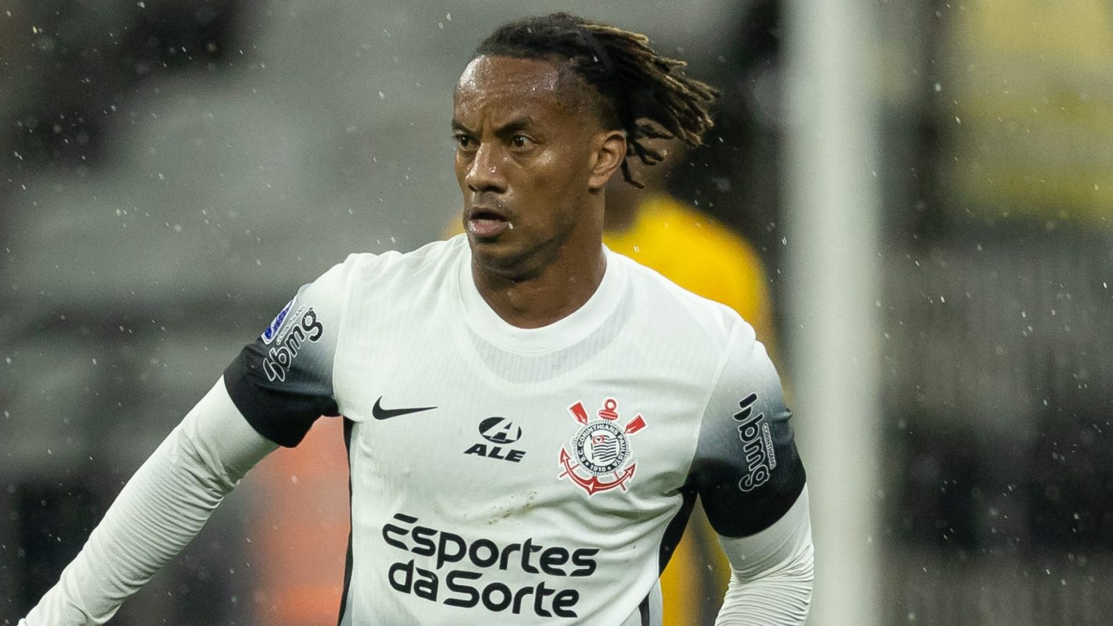 Carrillo soma números de destaque no Corinthians e aparece no top-3 de ...