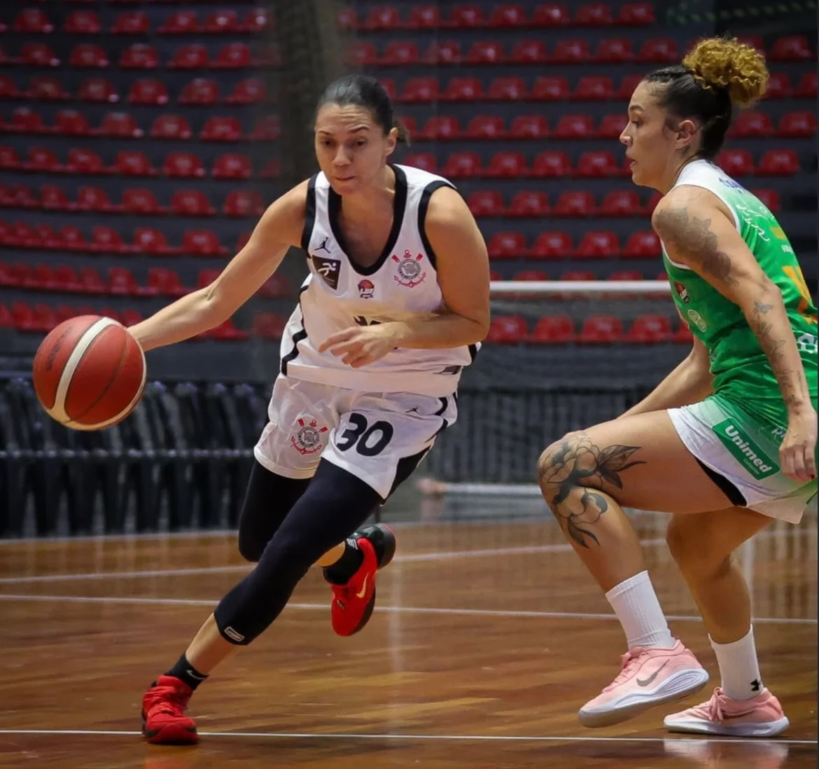 Gabriel Paulista é apresentado como novo camisa 20 do Corinthians e se ...